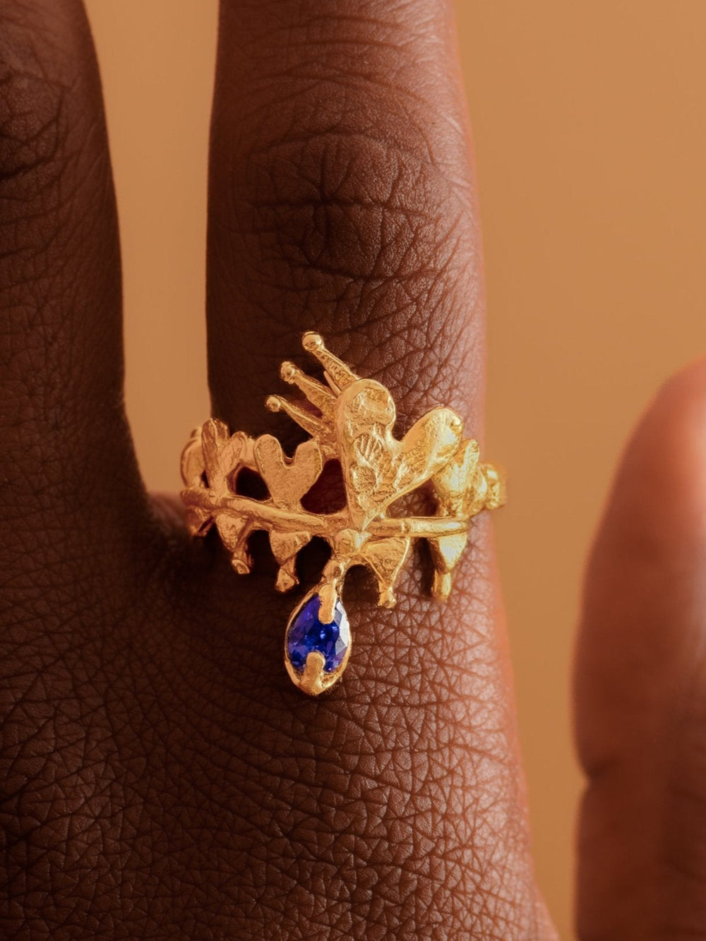 The Léon Heart Ring - 24k Gold Plated Ballet Circus Tanzanite Blue